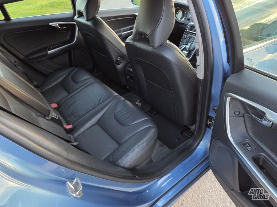 Blue Volvo V60 2014 in Kaunas, with an engine capacity of 2.40 L and mileage of 206 thousand km for 7650 €, photo 12 on AUTOMOTO.COM.LV