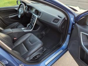 Blue Volvo V60 2014 in Kaunas, with an engine capacity of 2.40 L and mileage of 206 thousand km for 7650 €, photo 13 on AUTOMOTO.COM.LV