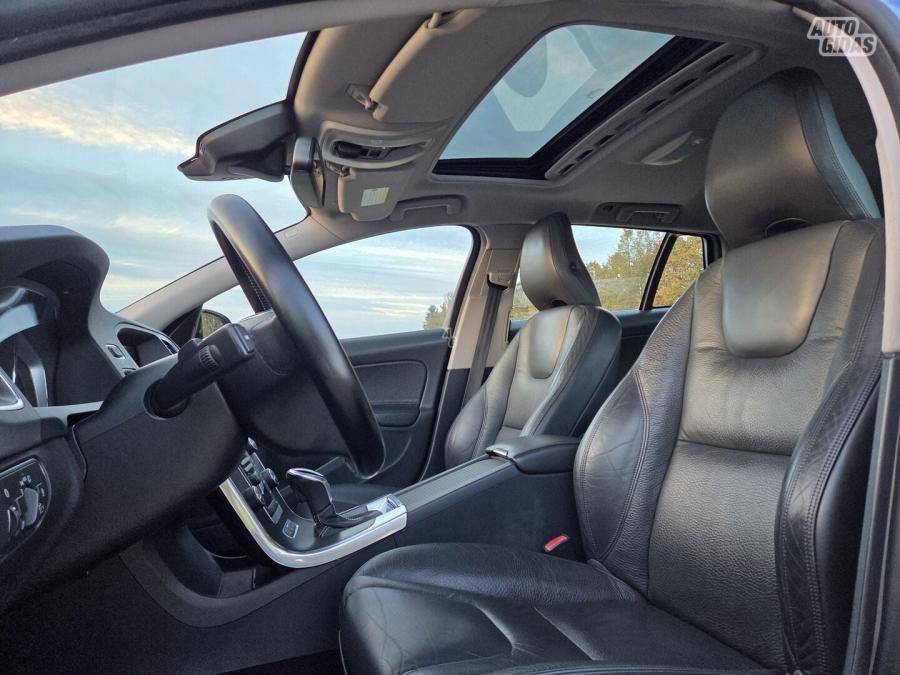 Blue Volvo V60 2014 in Kaunas, with an engine capacity of 2.40 L and mileage of 206 thousand km for 7650 €, photo 15 on AUTOMOTO.COM.LV
