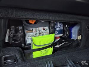 Blue Volvo V60 2014 in Kaunas, with an engine capacity of 2.40 L and mileage of 206 thousand km for 7650 €, photo 19 on AUTOMOTO.COM.LV