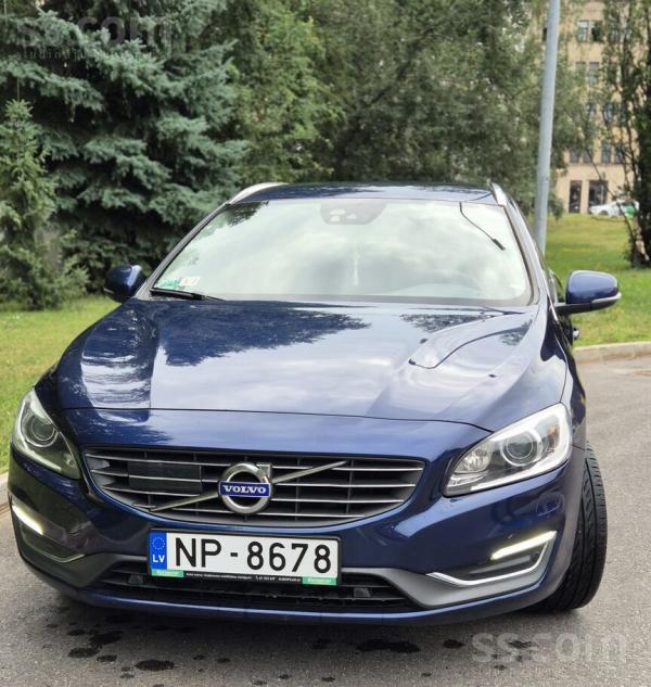 Blue Volvo V60 2015 in Riga, with an engine capacity of 2.00 L and mileage of 244 thousand km for 10460 €, photo 1 on AUTOMOTO.COM.LV