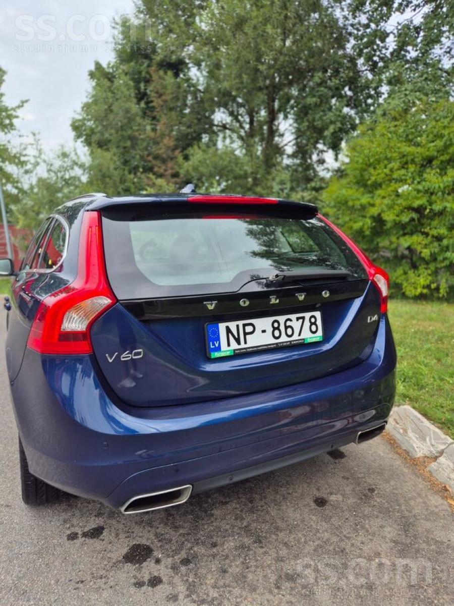 Blue Volvo V60 2015 in Riga, with an engine capacity of 2.00 L and mileage of 244 thousand km for 10460 €, photo 2 on AUTOMOTO.COM.LV