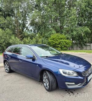Blue Volvo V60 2015 in Riga, with an engine capacity of 2.00 L and mileage of 244 thousand km for 10460 €, photo 5 on AUTOMOTO.COM.LV