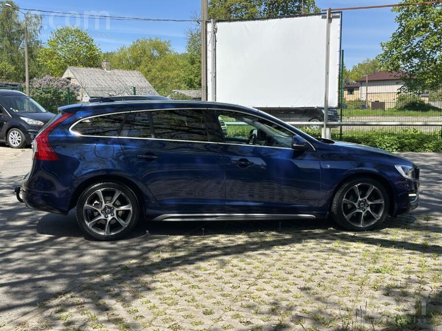 Blue Volvo V60 2015 in Riga, with an engine capacity of 2.00 L and mileage of 0 thousand km for 6790 €, photo 2 on AUTOMOTO.COM.LV