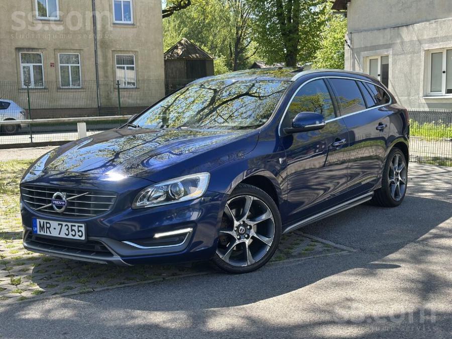 Blue Volvo V60 2015 in Riga, with an engine capacity of 2.00 L and mileage of 0 thousand km for 6790 €, photo 4 on AUTOMOTO.COM.LV