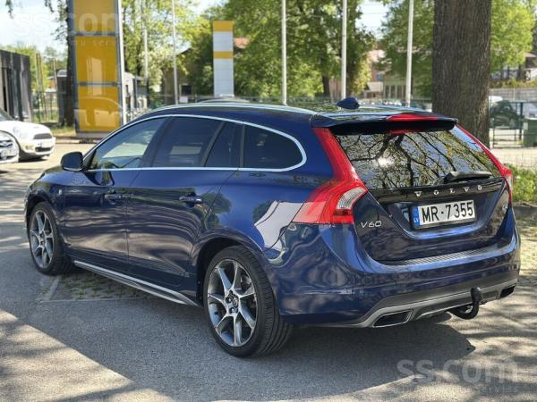 Blue Volvo V60 2015 in Riga, with an engine capacity of 2.00 L and mileage of 0 thousand km for 6790 €, photo 6 on AUTOMOTO.COM.LV