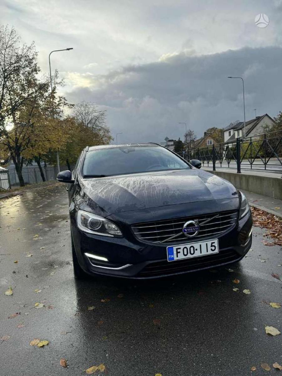 Zils Volvo V60 2015 Telšiai, ar dzinēja tilpumu 2.40 L un nobraukumu 271 tūkst. km par 7999 €, foto 2 vietnē AUTOMOTO.COM.LV