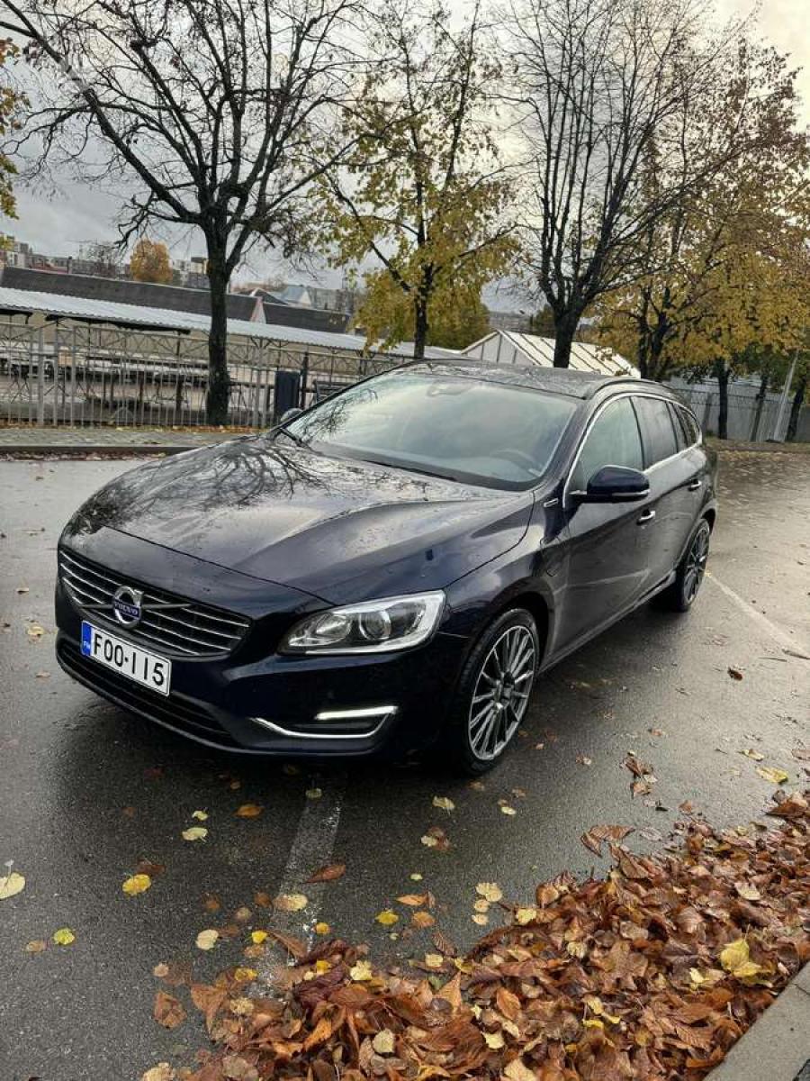 Zils Volvo V60 2015 Telšiai, ar dzinēja tilpumu 2.40 L un nobraukumu 271 tūkst. km par 7999 €, foto 3 vietnē AUTOMOTO.COM.LV