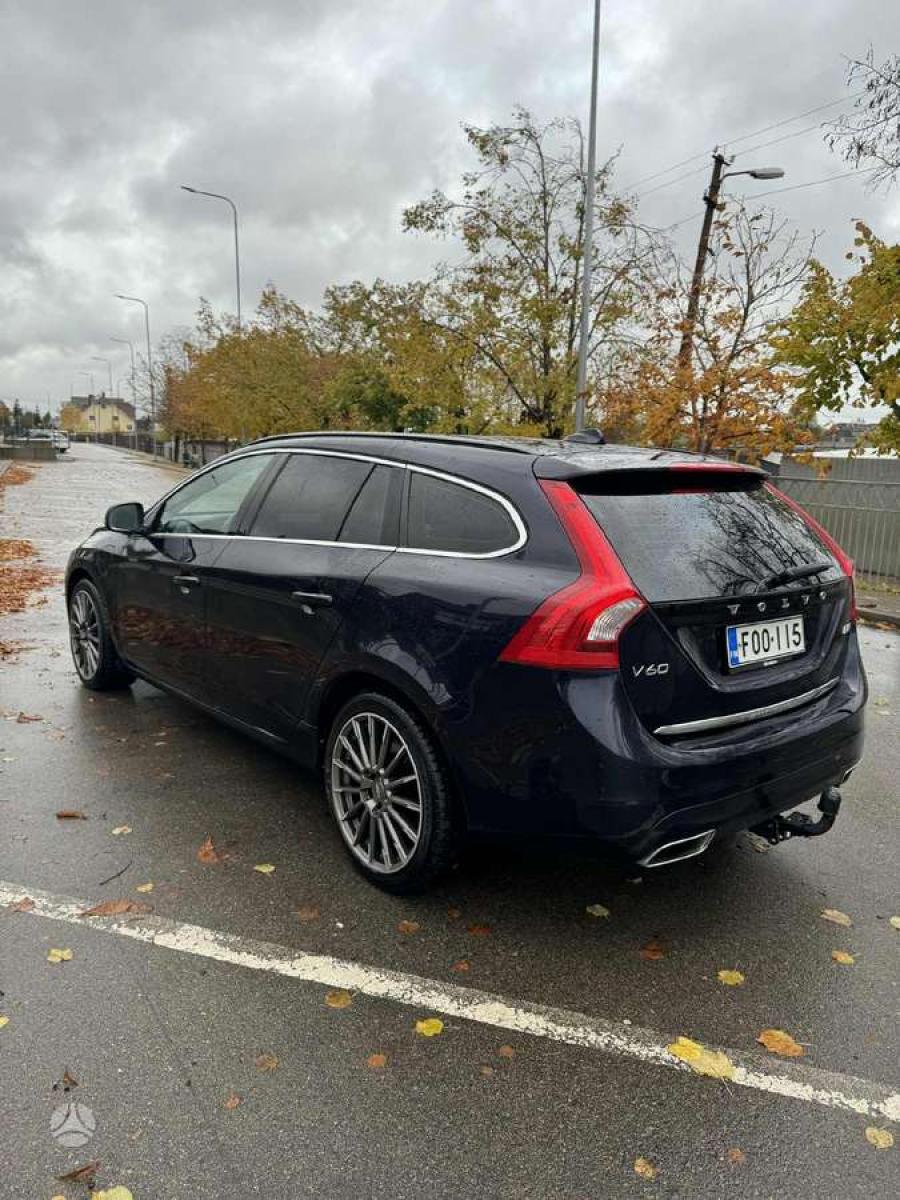 Zils Volvo V60 2015 Telšiai, ar dzinēja tilpumu 2.40 L un nobraukumu 271 tūkst. km par 7999 €, foto 4 vietnē AUTOMOTO.COM.LV