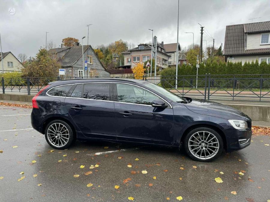 Zils Volvo V60 2015 Telšiai, ar dzinēja tilpumu 2.40 L un nobraukumu 271 tūkst. km par 7999 €, foto 6 vietnē AUTOMOTO.COM.LV