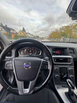 Zils Volvo V60 2015 Telšiai, ar dzinēja tilpumu 2.40 L un nobraukumu 271 tūkst. km par 7999 €, foto 9 vietnē AUTOMOTO.COM.LV