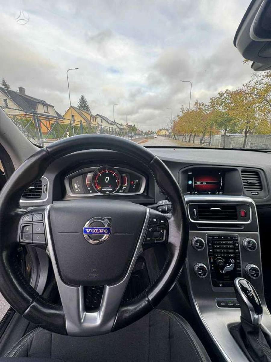 Zils Volvo V60 2015 Telšiai, ar dzinēja tilpumu 2.40 L un nobraukumu 271 tūkst. km par 7999 €, foto 9 vietnē AUTOMOTO.COM.LV