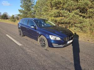 Blue Volvo V60 2015 in Mazeikiai, with an engine capacity of 2.00 L and mileage of 289 thousand km for 7200 €, photo 3 on AUTOMOTO.COM.LV