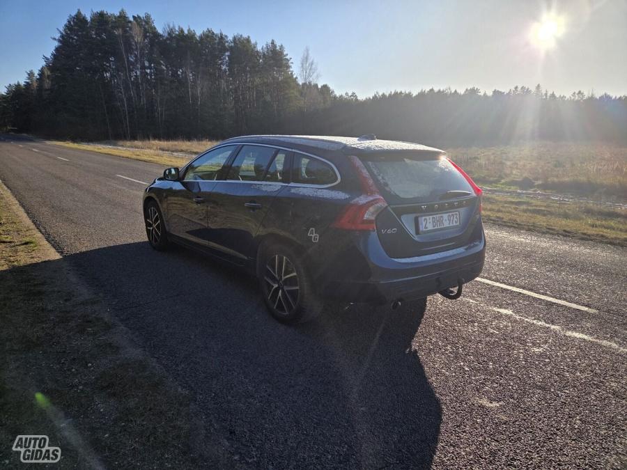 Blue Volvo V60 2015 in Mazeikiai, with an engine capacity of 2.00 L and mileage of 289 thousand km for 7200 €, photo 4 on AUTOMOTO.COM.LV