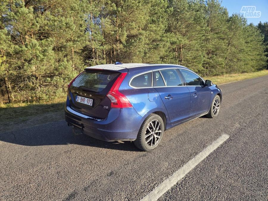 Blue Volvo V60 2015 in Mazeikiai, with an engine capacity of 2.00 L and mileage of 289 thousand km for 7200 €, photo 6 on AUTOMOTO.COM.LV