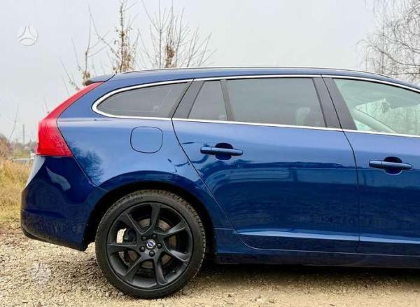 Zils Volvo V60 2015 Šauļi, ar dzinēja tilpumu 2.00 L un nobraukumu 270 tūkst. km par 8550 €, foto 9 vietnē AUTOMOTO.COM.LV