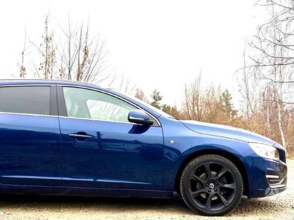 Zils Volvo V60 2015 Šauļi, ar dzinēja tilpumu 2.00 L un nobraukumu 270 tūkst. km par 8550 €, foto 10 vietnē AUTOMOTO.COM.LV