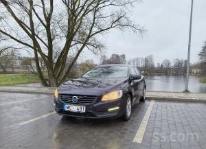 Zils Volvo V60 2015 Rīga, ar dzinēja tilpumu 2.00 L un nobraukumu 274 tūkst. km par 5900 €, foto  vietnē AUTOMOTO.COM.LV