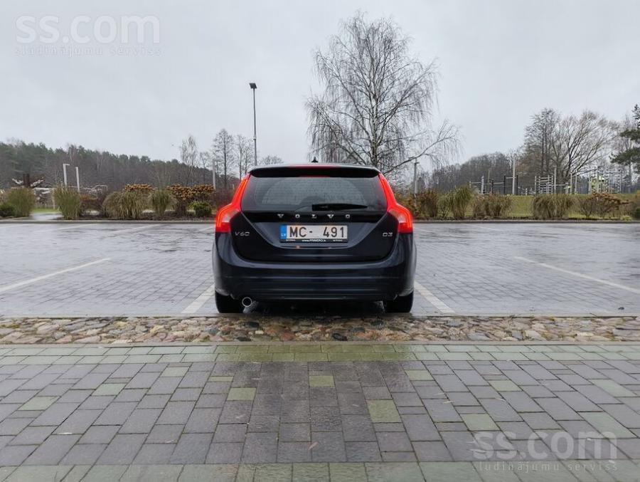 Blue Volvo V60 2015 in Riga, with an engine capacity of 2.00 L and mileage of 274 thousand km for 5900 €, photo 5 on AUTOMOTO.COM.LV