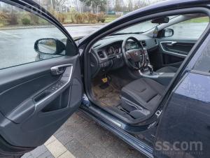 Blue Volvo V60 2015 in Riga, with an engine capacity of 2.00 L and mileage of 274 thousand km for 5900 €, photo 9 on AUTOMOTO.COM.LV