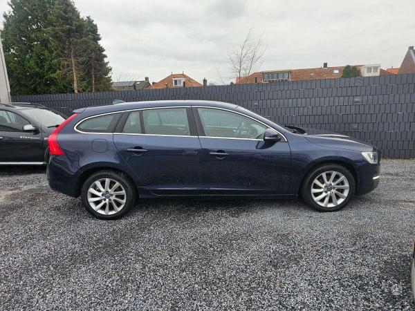 Zils Volvo V60 2015 Kauņa, ar dzinēja tilpumu 1.56 L un nobraukumu 267 tūkst. km par 6950 €, foto 3 vietnē AUTOMOTO.COM.LV