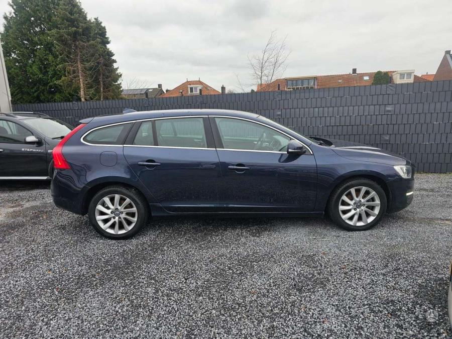 Zils Volvo V60 2015 Kauņa, ar dzinēja tilpumu 1.56 L un nobraukumu 267 tūkst. km par 6950 €, foto 3 vietnē AUTOMOTO.COM.LV