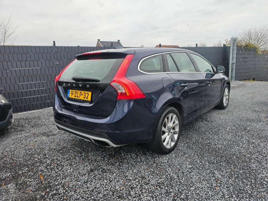 Zils Volvo V60 2015 Kauņa, ar dzinēja tilpumu 1.56 L un nobraukumu 267 tūkst. km par 6950 €, foto 4 vietnē AUTOMOTO.COM.LV