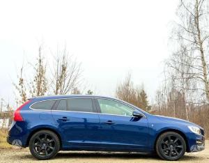 Zils Volvo V60 2015 Šauļi, ar dzinēja tilpumu 2.00 L un nobraukumu 270 tūkst. km par 8550 €, foto 14 vietnē AUTOMOTO.COM.LV