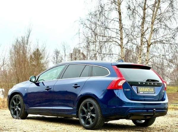 Blue Volvo V60 2015 in Siauliai, with an engine capacity of 2.00 L and mileage of 270 thousand km for 8550 €, photo 3 on AUTOMOTO.COM.LV