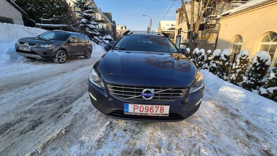 Blue Volvo V60 2015 in Vilnius, with an engine capacity of 1.98 L and mileage of 300 thousand km for 6200 €, photo 2 on AUTOMOTO.COM.LV