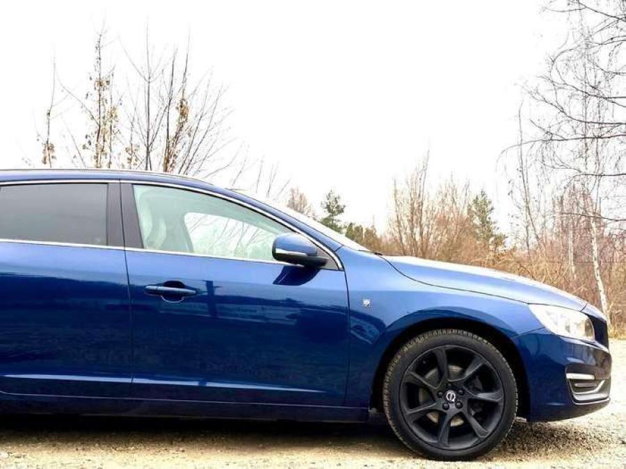 Blue Volvo V60 2015 in Siauliai, with an engine capacity of 2.00 L and mileage of 270 thousand km for 8550 €, photo 10 on AUTOMOTO.COM.LV