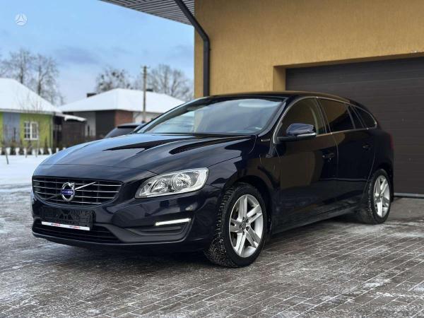 Zils Volvo V60 2015 Alīta, ar dzinēja tilpumu 2.40 L un nobraukumu 289 tūkst. km par 7500 €, foto 1 vietnē AUTOMOTO.COM.LV