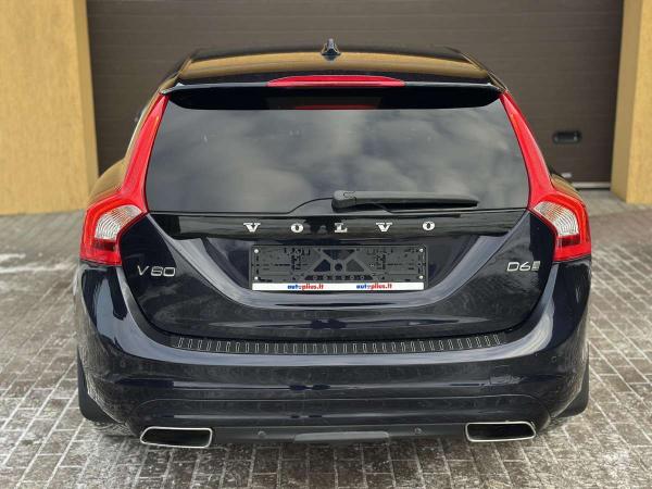 Zils Volvo V60 2015 Alīta, ar dzinēja tilpumu 2.40 L un nobraukumu 289 tūkst. km par 7500 €, foto 5 vietnē AUTOMOTO.COM.LV