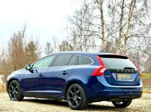 Blue Volvo V60 2015 in Siauliai, with an engine capacity of 2.00 L and mileage of 270 thousand km for 8550 €, photo 3 on AUTOMOTO.COM.LV