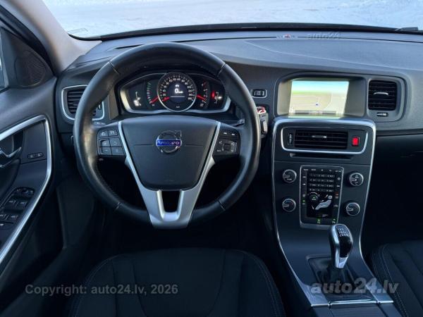 Blue Volvo V60 2015 in Tallinn, with an engine capacity of 2.00 L and mileage of 273 thousand km for 7690 €, photo 5 on AUTOMOTO.COM.LV