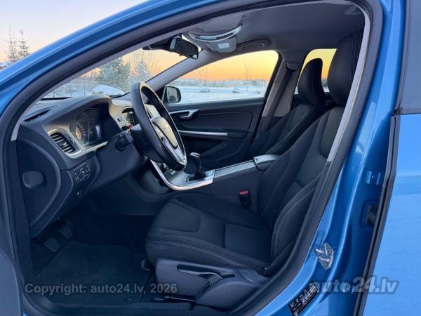 Blue Volvo V60 2015 in Tallinn, with an engine capacity of 2.00 L and mileage of 273 thousand km for 7690 €, photo 7 on AUTOMOTO.COM.LV