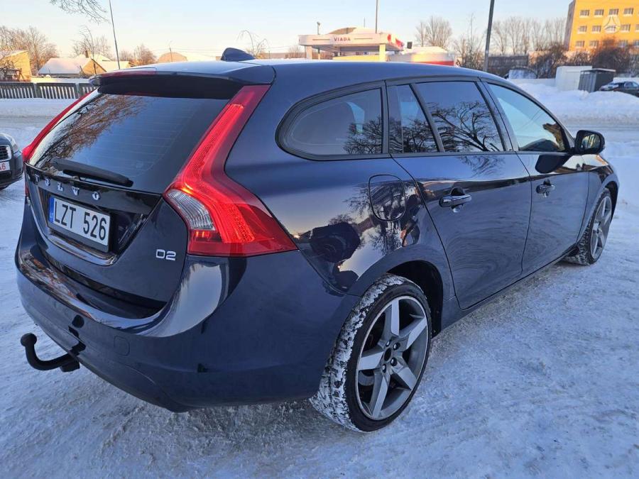 Blue Volvo V60 2015 in Siauliai, with an engine capacity of 1.56 L and mileage of 339 thousand km for 5950 €, photo 8 on AUTOMOTO.COM.LV