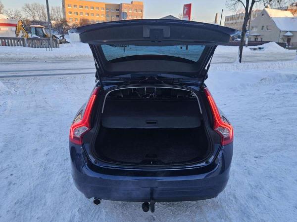 Blue Volvo V60 2015 in Siauliai, with an engine capacity of 1.56 L and mileage of 339 thousand km for 5950 €, photo 11 on AUTOMOTO.COM.LV