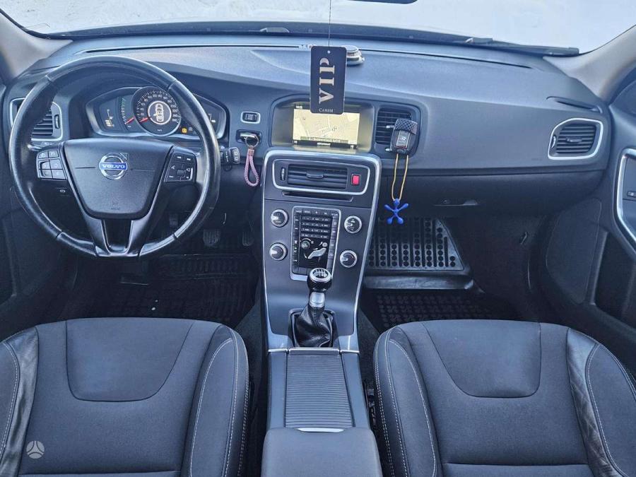 Blue Volvo V60 2015 in Siauliai, with an engine capacity of 1.56 L and mileage of 339 thousand km for 5950 €, photo 13 on AUTOMOTO.COM.LV