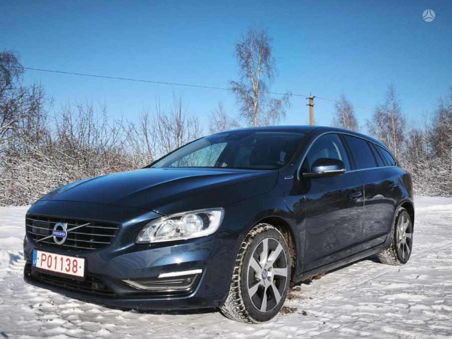 Blue Volvo V60 2015 in Vilnius, with an engine capacity of 2.40 L and mileage of 290 thousand km for 7500 €, photo 1 on AUTOMOTO.COM.LV