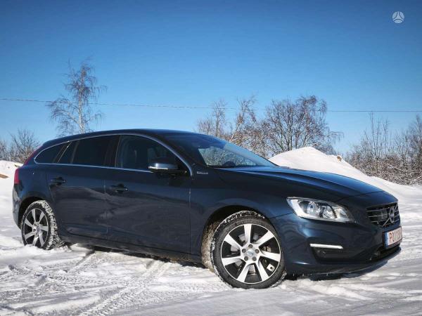 Blue Volvo V60 2015 in Vilnius, with an engine capacity of 2.40 L and mileage of 290 thousand km for 7500 €, photo 2 on AUTOMOTO.COM.LV