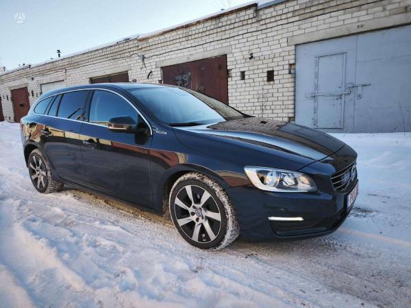 Blue Volvo V60 2015 in Vilnius, with an engine capacity of 2.40 L and mileage of 290 thousand km for 7500 €, photo 8 on AUTOMOTO.COM.LV
