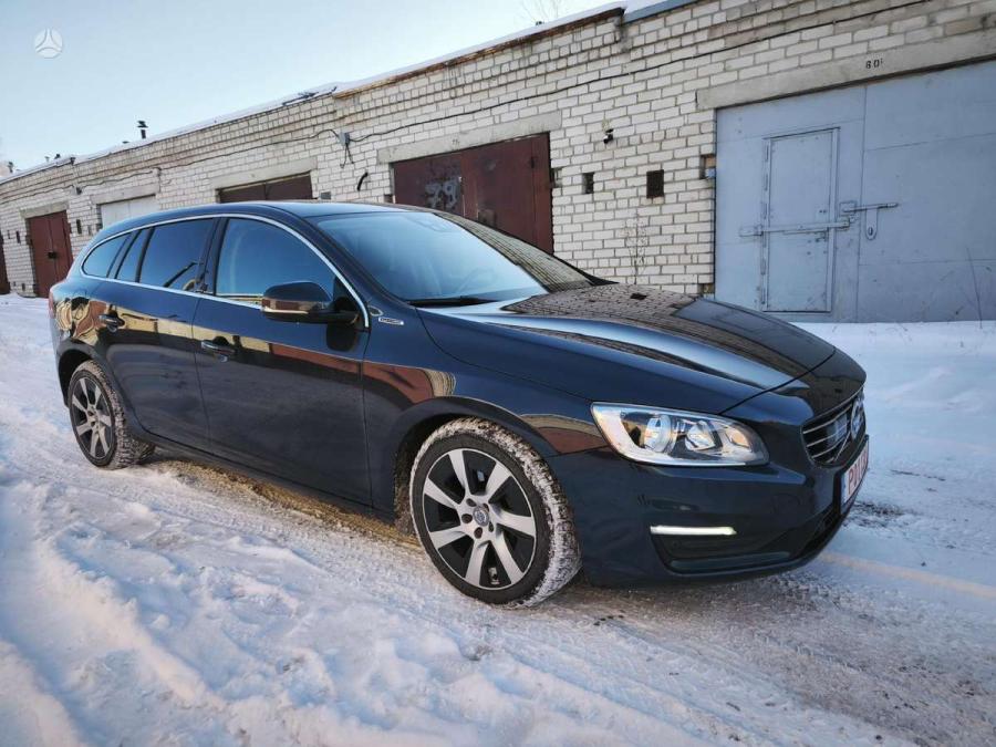 Zils Volvo V60 2015 Viļņa, ar dzinēja tilpumu 2.40 L un nobraukumu 290 tūkst. km par 7500 €, foto 8 vietnē AUTOMOTO.COM.LV