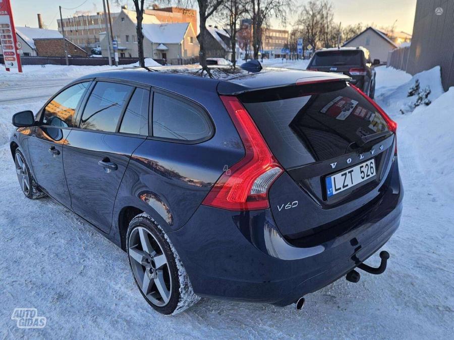 Blue Volvo V60 2015 in Siauliai, with an engine capacity of 1.60 L and mileage of 339 thousand km for 5750 €, photo 4 on AUTOMOTO.COM.LV