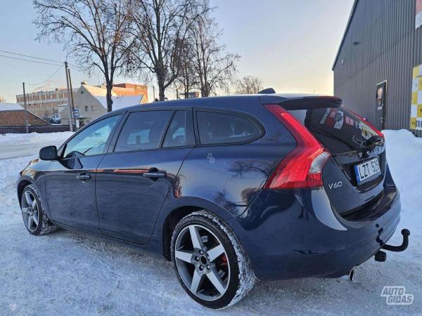 Zils Volvo V60 2015 Šauļi, ar dzinēja tilpumu 1.60 L un nobraukumu 339 tūkst. km par 5950 €, foto 5 vietnē AUTOMOTO.COM.LV