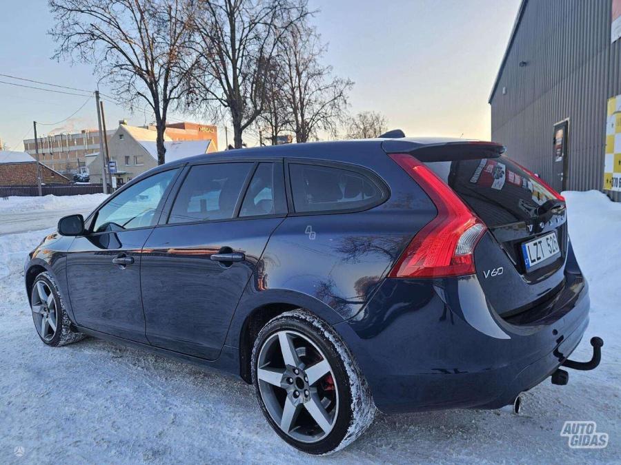 Blue Volvo V60 2015 in Siauliai, with an engine capacity of 1.60 L and mileage of 339 thousand km for 5750 €, photo 5 on AUTOMOTO.COM.LV