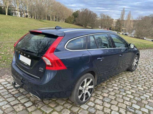 Blue Volvo V60 2015 in Vilnius, with an engine capacity of 2.40 L and mileage of 373 thousand km for 6500 €, photo 4 on AUTOMOTO.COM.LV