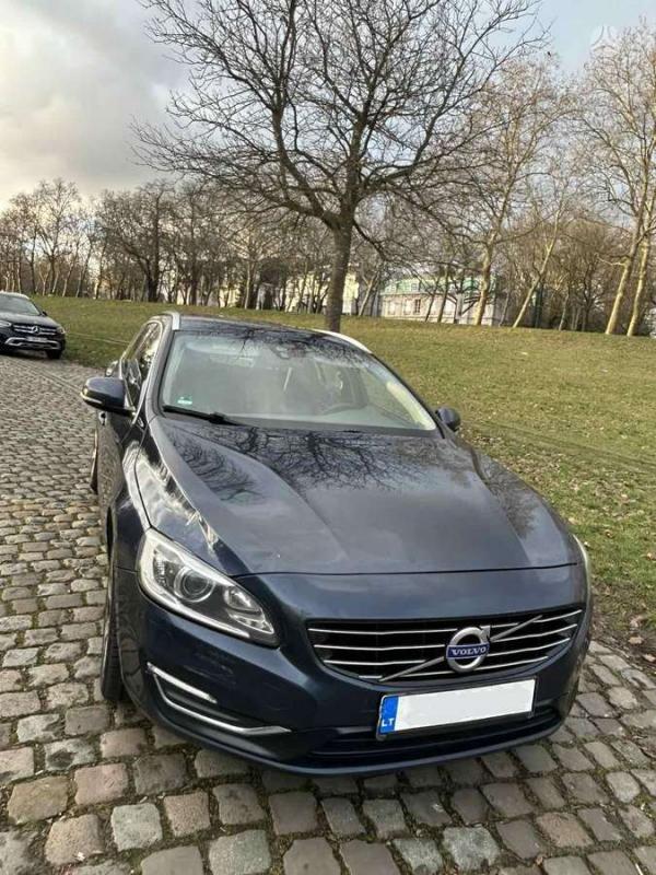 Blue Volvo V60 2015 in Vilnius, with an engine capacity of 2.40 L and mileage of 373 thousand km for 6500 €, photo 7 on AUTOMOTO.COM.LV