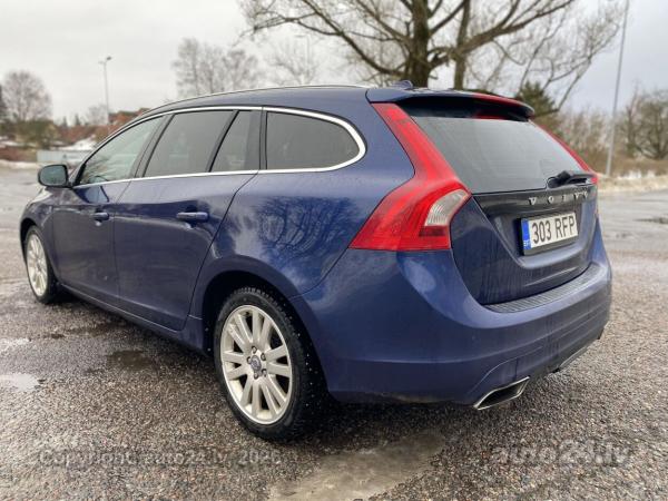 Zils Volvo V60 2015 Hāpsalu, ar dzinēja tilpumu 2.00 L un nobraukumu 411 tūkst. km par 7600 €, foto 5 vietnē AUTOMOTO.COM.LV