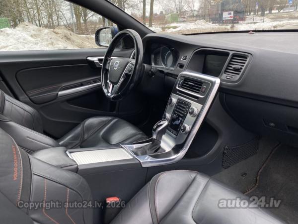 Zils Volvo V60 2015 Hāpsalu, ar dzinēja tilpumu 2.00 L un nobraukumu 411 tūkst. km par 7600 €, foto 9 vietnē AUTOMOTO.COM.LV